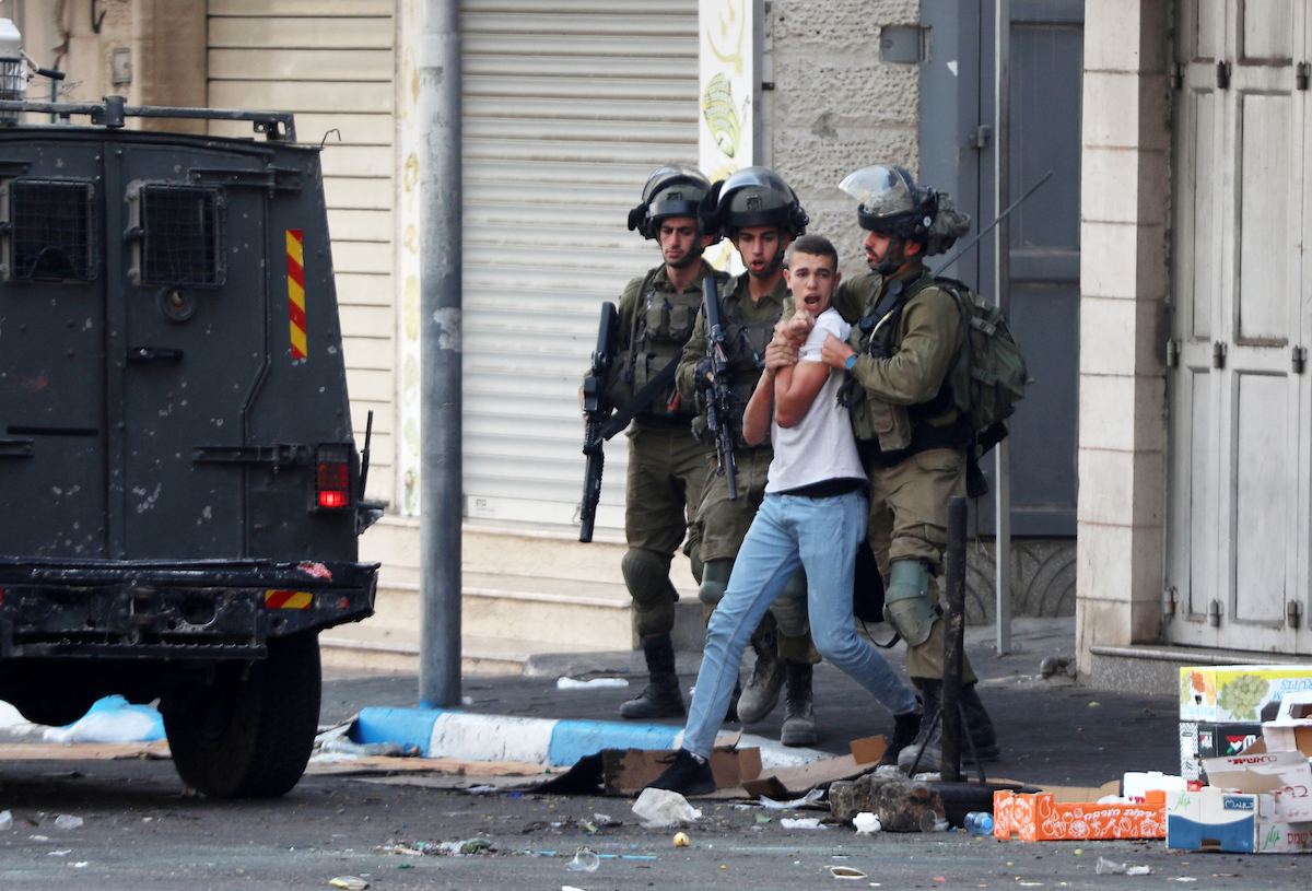 العدو الصهيوني يعتقل أكثر من 1555 فلسطينياً من الضفة منذ بدء طوفان